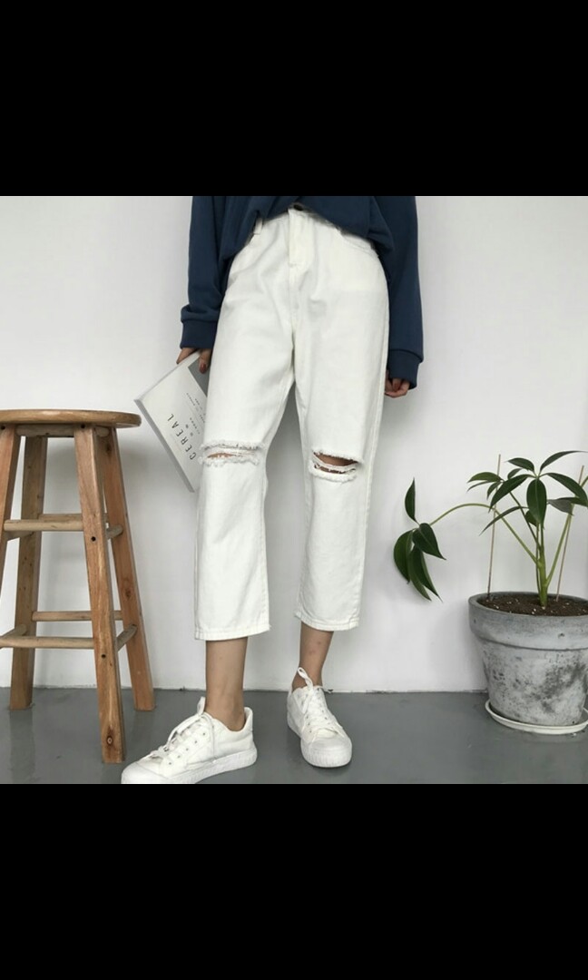 White Ripped Jeans, Women's Fashion, Bottoms, Jeans & Leggings on Carousell