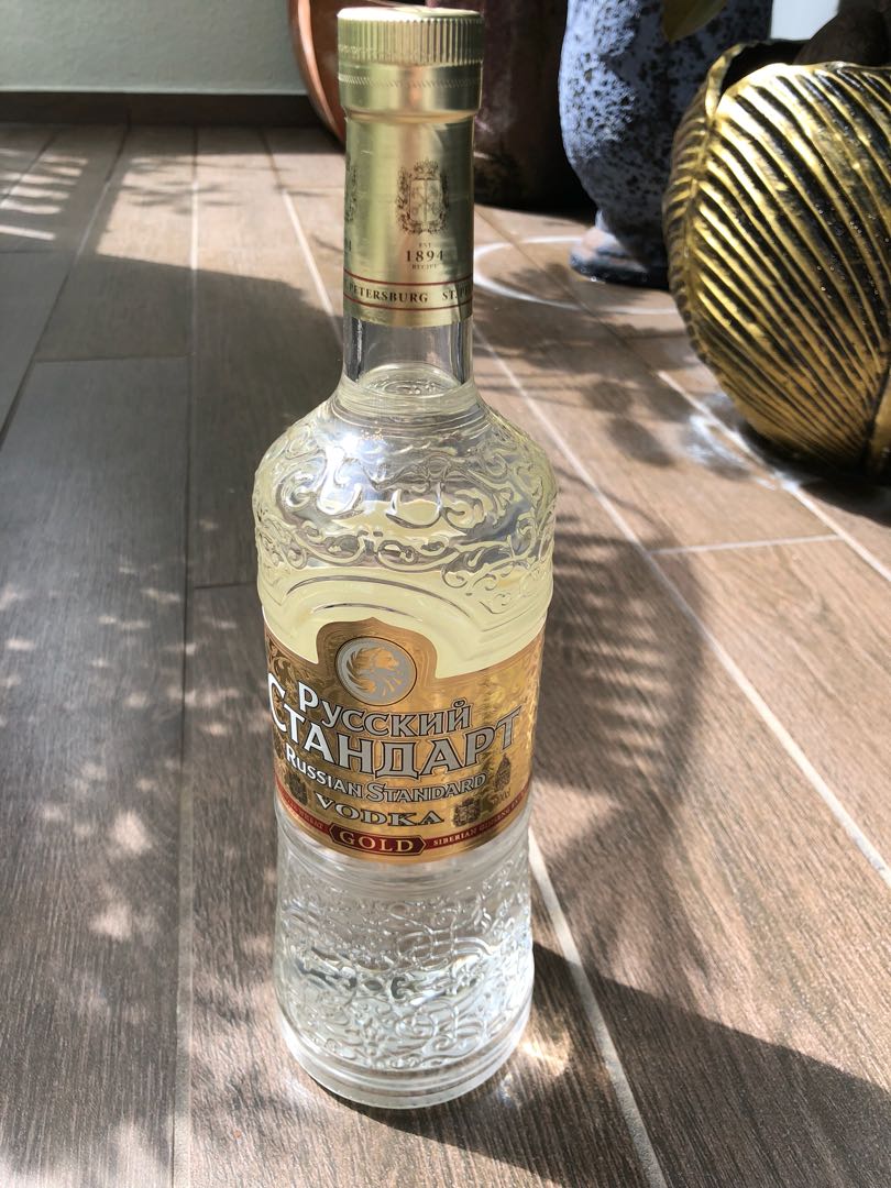 Pyccknn Ctahaapt Russian Standard Vodka Gold 100cl, Food & Drinks ...
