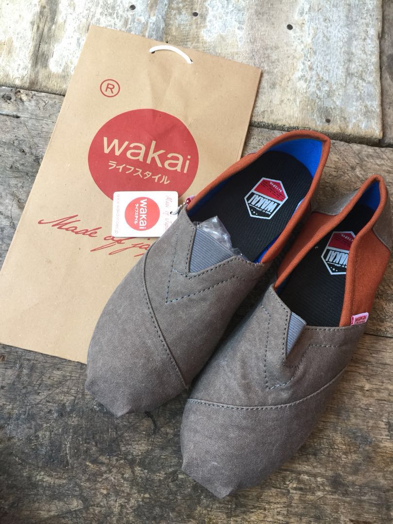 Sepatu wakai, Fesyen Pria, Sepatu , Sneakers di Carousell