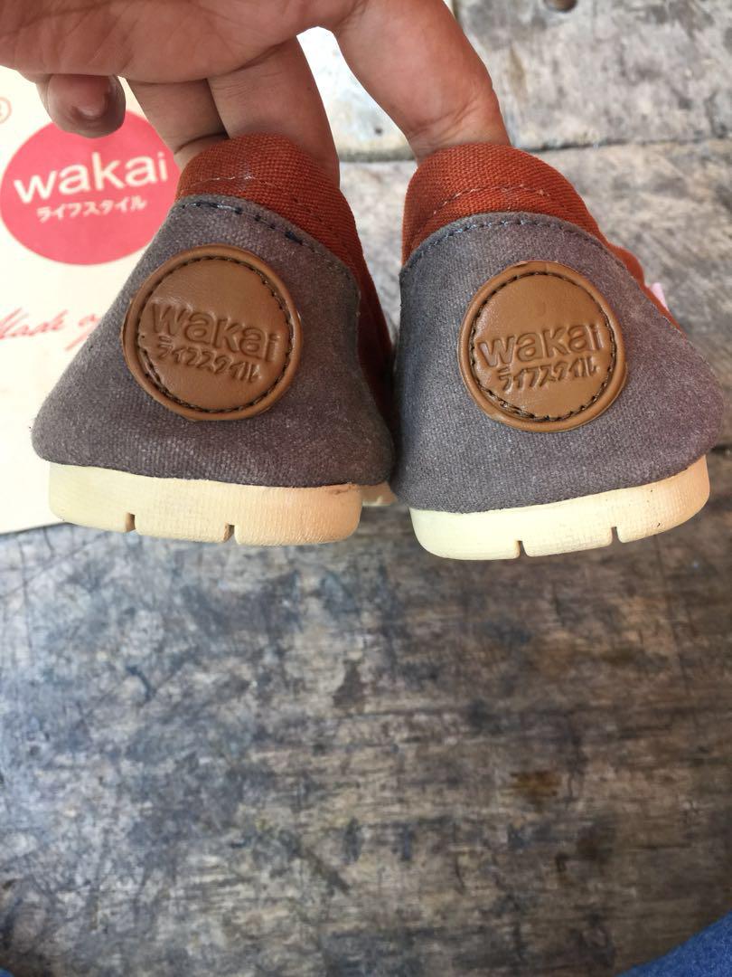 Sepatu wakai, Fesyen Pria, Sepatu , Sneakers di Carousell