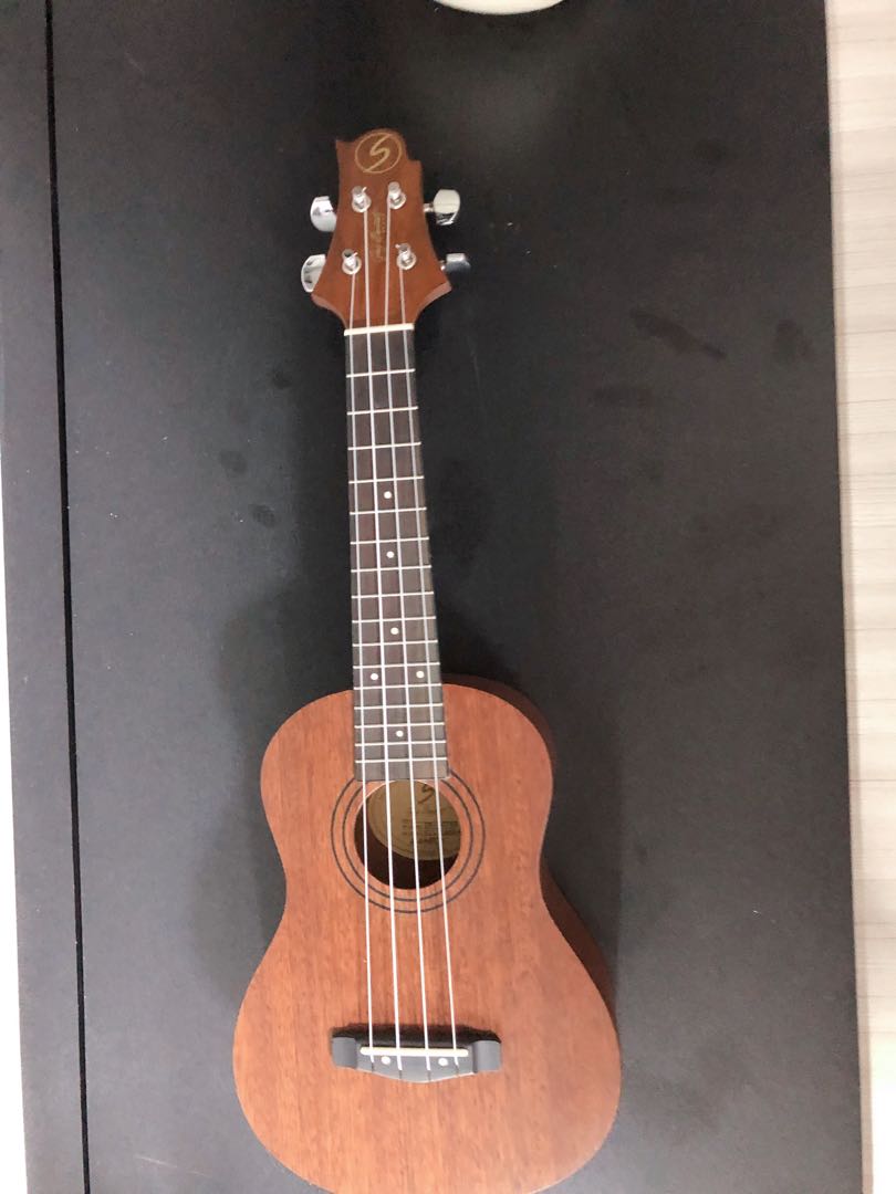 Ukulele Greg Bennett UK-50, Hobbies & Toys, Music & Media, Musical ...