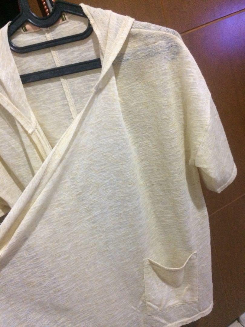 Outer warna kuning soft, Fesyen Wanita, Pakaian Wanita di Carousell