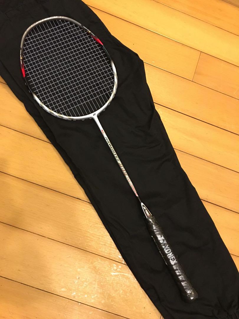 Yonex Armortec 900 Technique TW 3ug5, 運動產品, 運動與體育, 運動與體育 - 球拍和球類運動 - Carousell