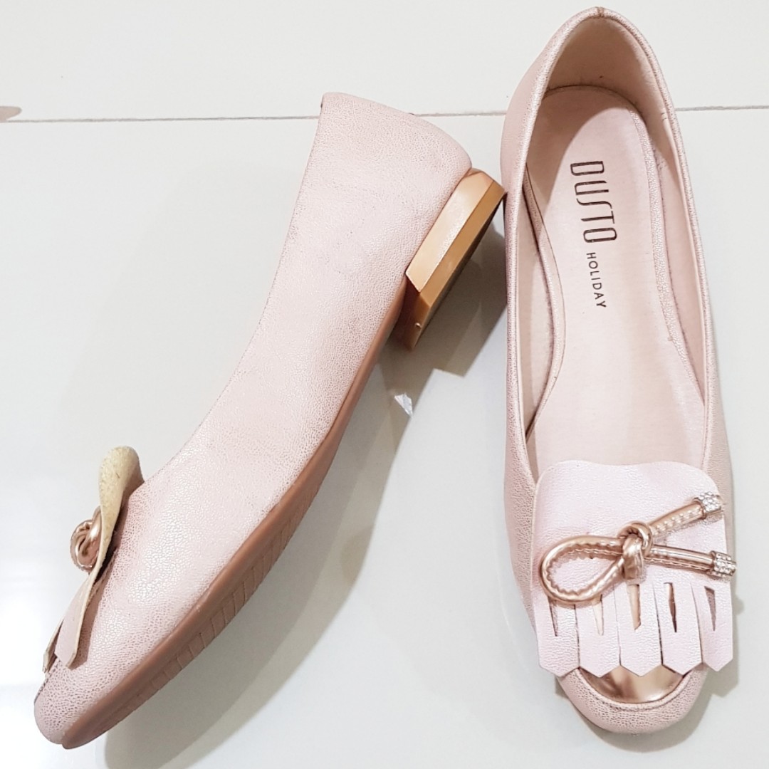 Dusto flat shoes, Women's Fashion, Footwear, Sneakers on Carousell