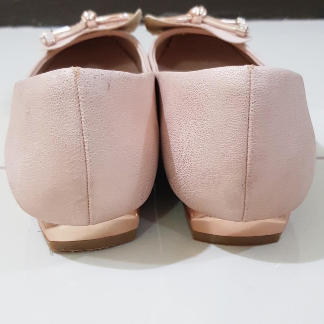 Dusto flat shoes, Women's Fashion, Footwear, Sneakers on Carousell