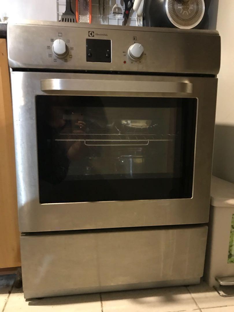 Electrolux 4-zone Induction cooker with Electric Oven, TV & Home ...