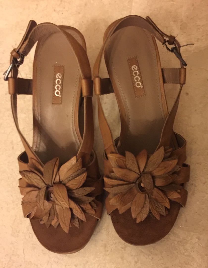 Edgy Wedges, Women's Fashion, Footwear, Heels on Carousell