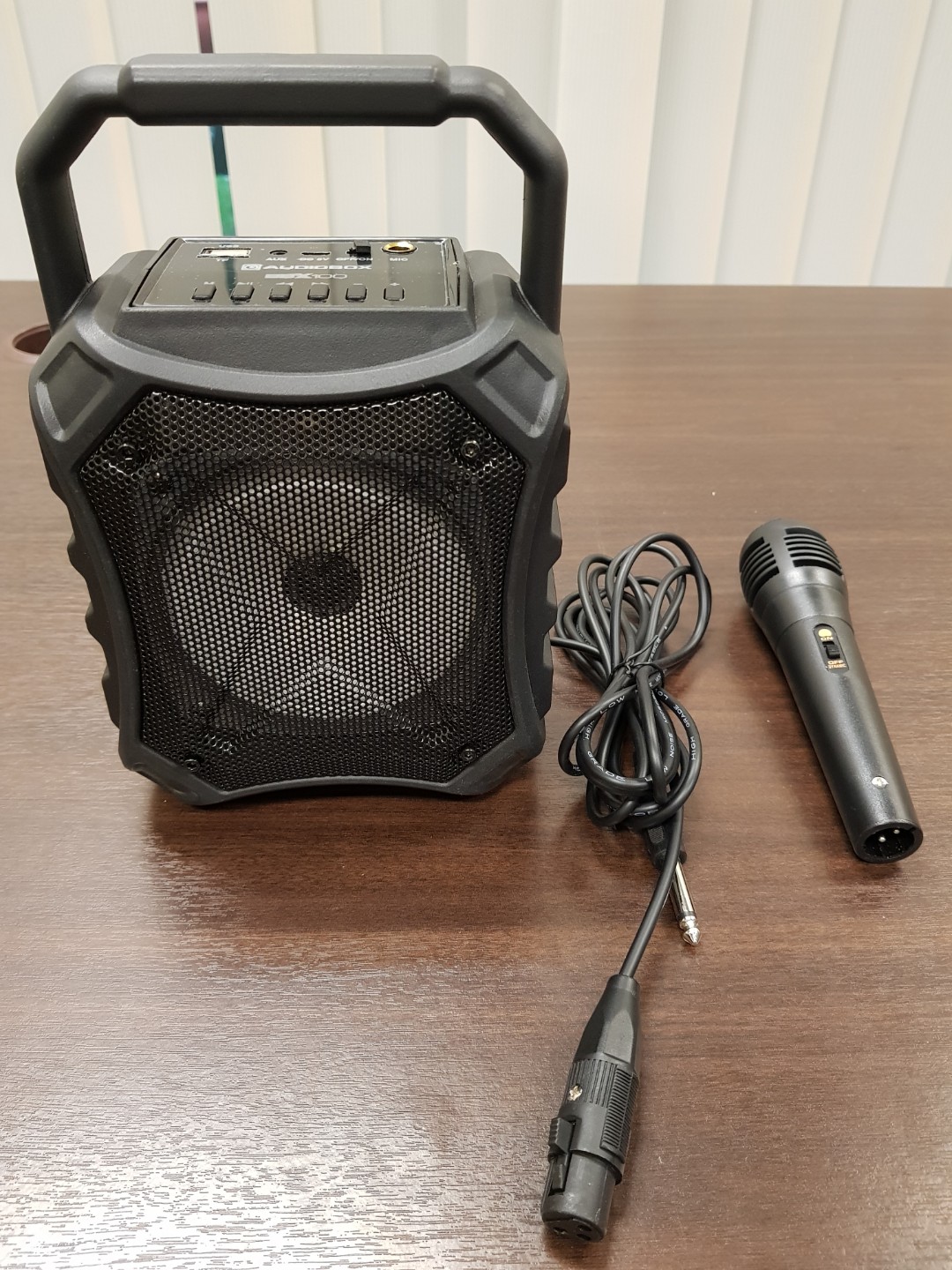 Audio box with mic, Music & Media, Music Instruments on Carousell