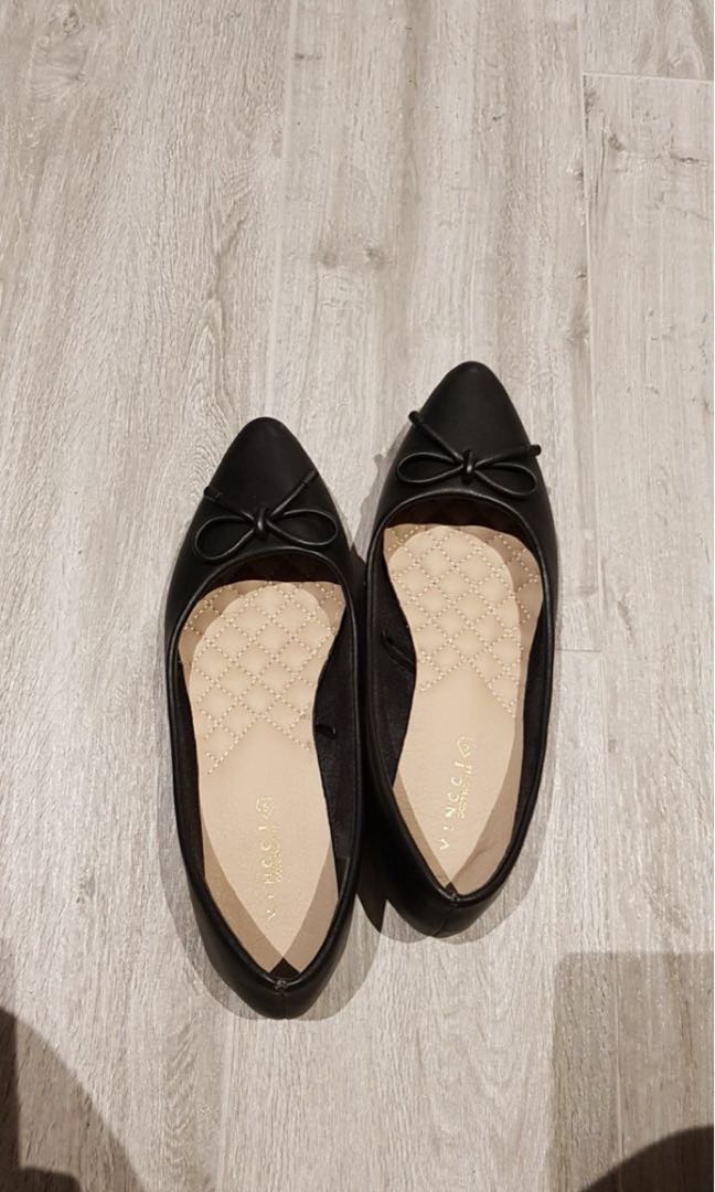 Basic Black Flats, Women's Fashion, Footwear, Flats on Carousell