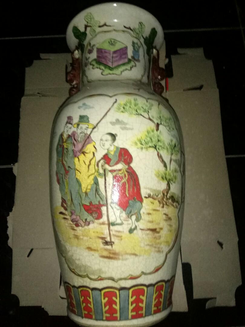 Guci keramik china lawas, Antik, Lainnya di Carousell
