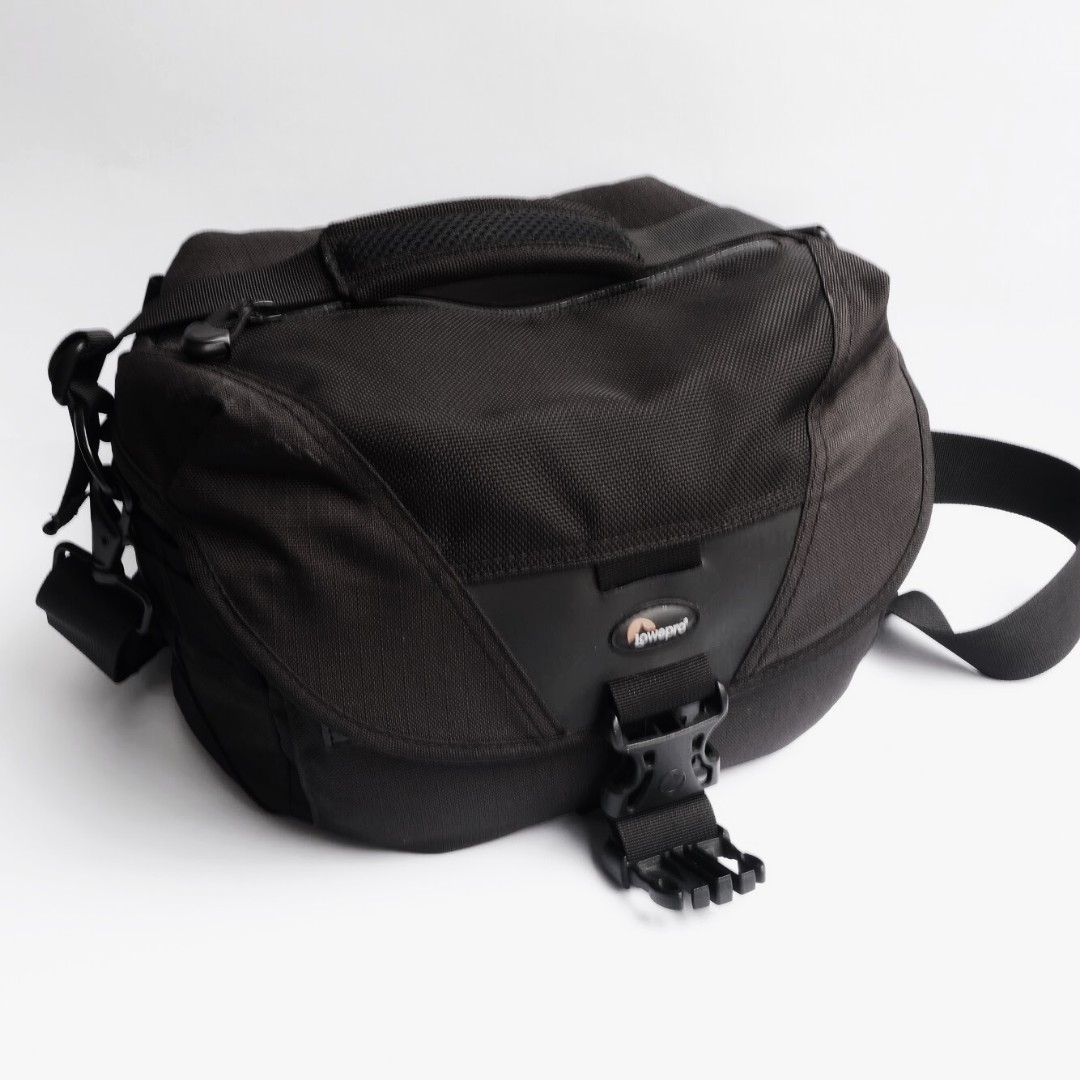 LowePro Camera Bag - Stealth Reporter D100 AW, Photography, Camera ...