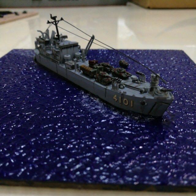 1/700 WW2 D day landing LST., Hobbies & Toys, Toys & Games on Carousell