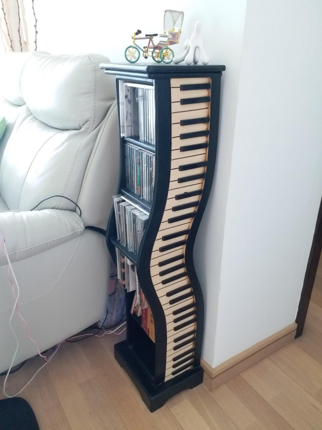 實木鋼琴 CD 櫃 Piano Style CD Rack, 傢俬＆家居, 家居裝飾, 時鐘 - Carousell