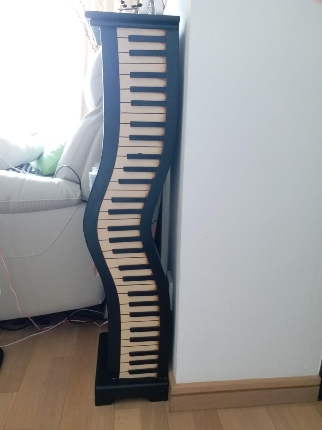 實木鋼琴 CD 櫃 Piano Style CD Rack, 傢俬＆家居, 家居裝飾, 時鐘 - Carousell