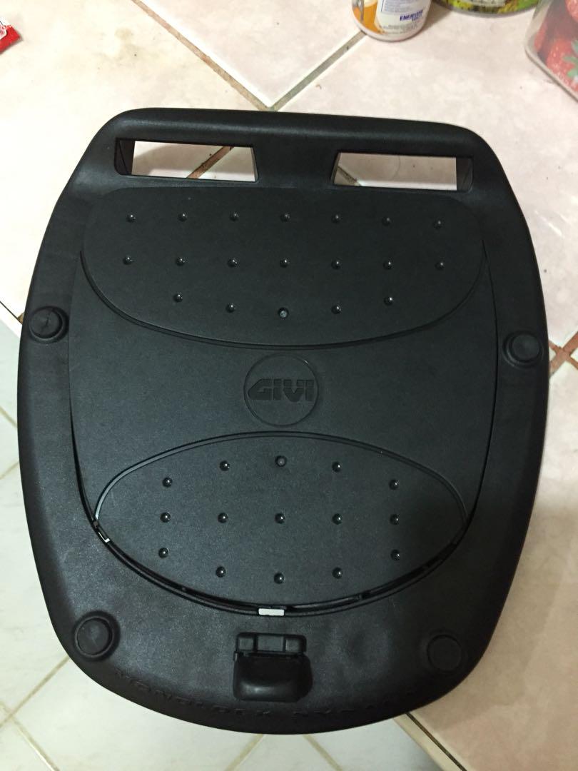 GIVI MP60N Universal Monolock Plate with Screw Set, Motorbikes on Carousell