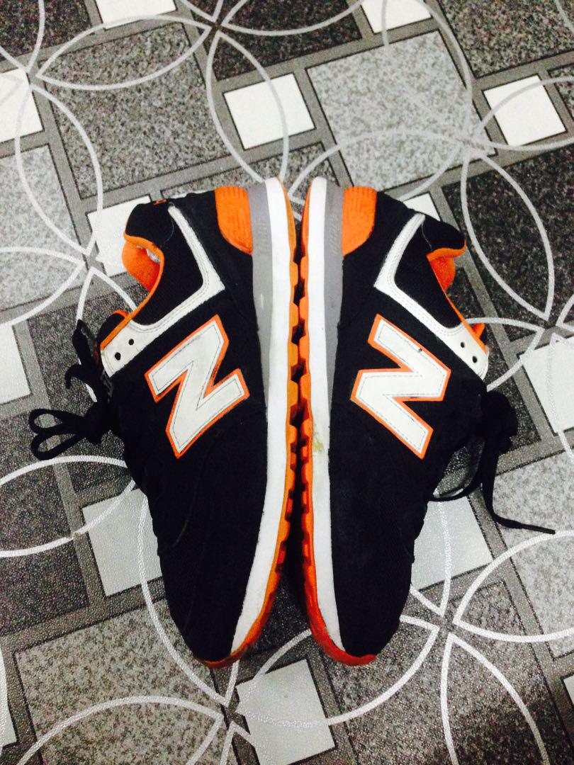 NEW BALANCE 574 OREN HITAM, Men's Fashion, Footwear, Sneakers on Carousell