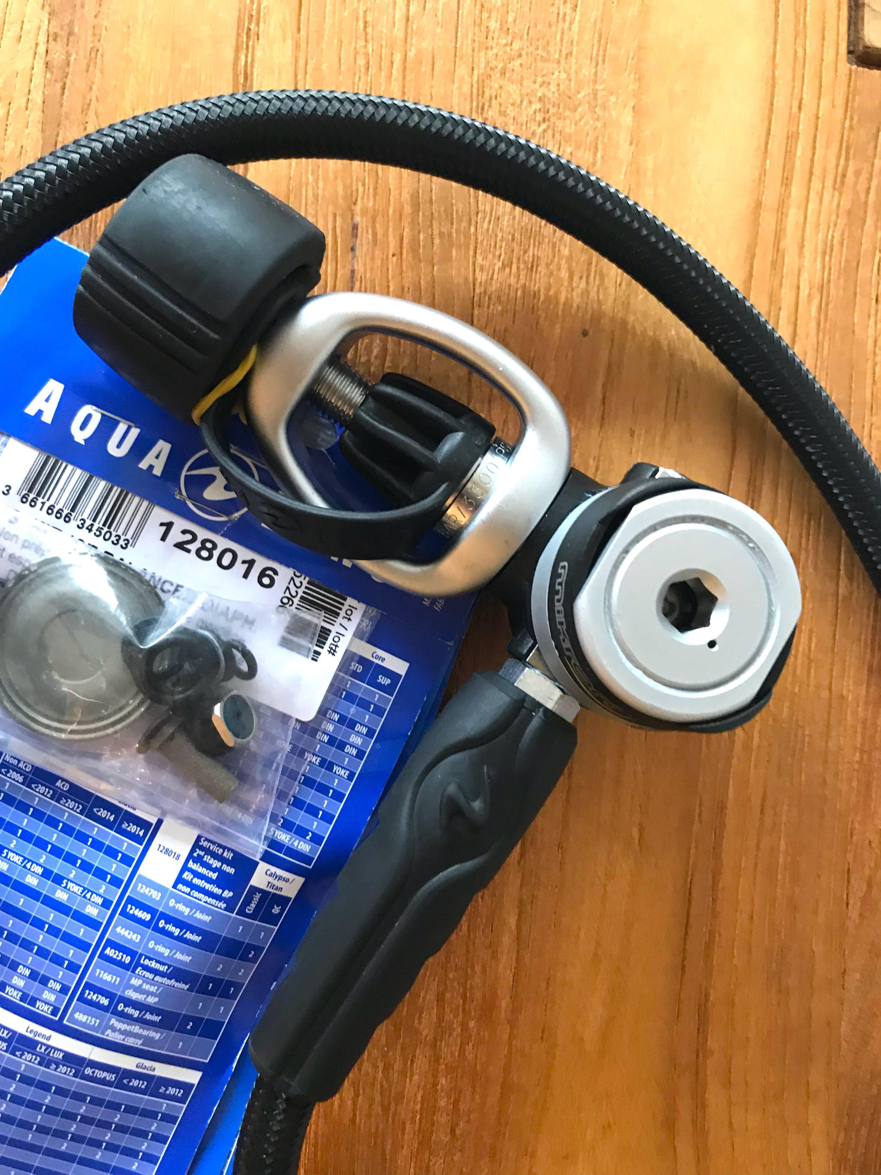 Aqualung mikron regulator (1st and 2nd stage), Sports Equipment, Sports ...