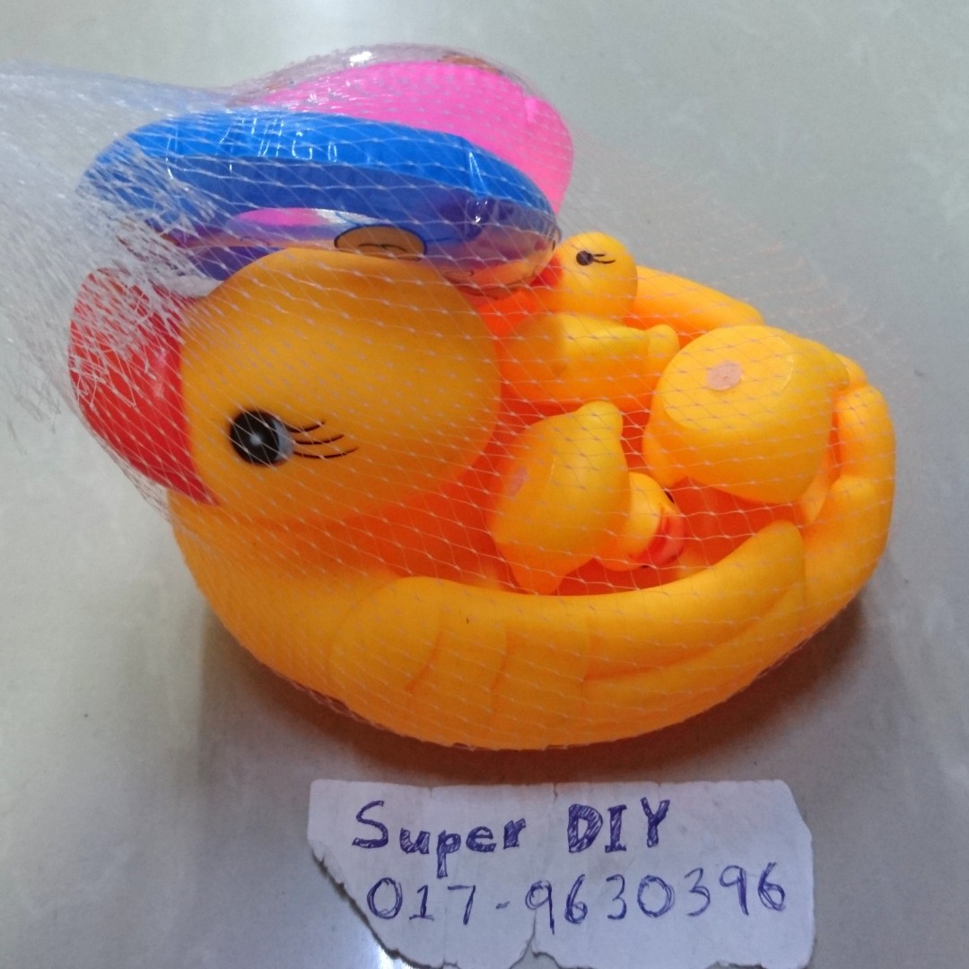 complete set floating big Yellow rubber duck squeeze, Hobbies & Toys ...