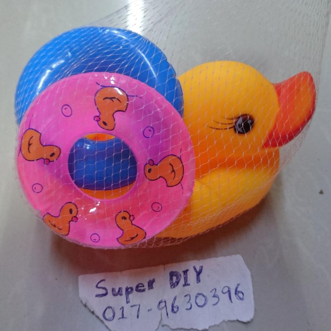 complete set floating big Yellow rubber duck squeeze, Hobbies & Toys ...