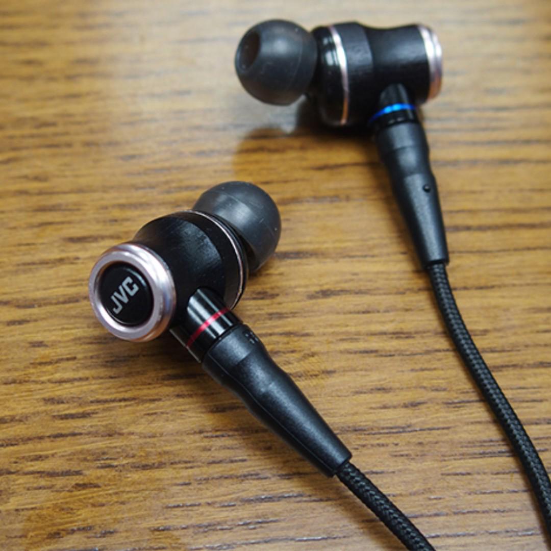 JVC Wood HA-FW01 Earphones (Mint full set), Audio, Other Audio Equipment on Carousell