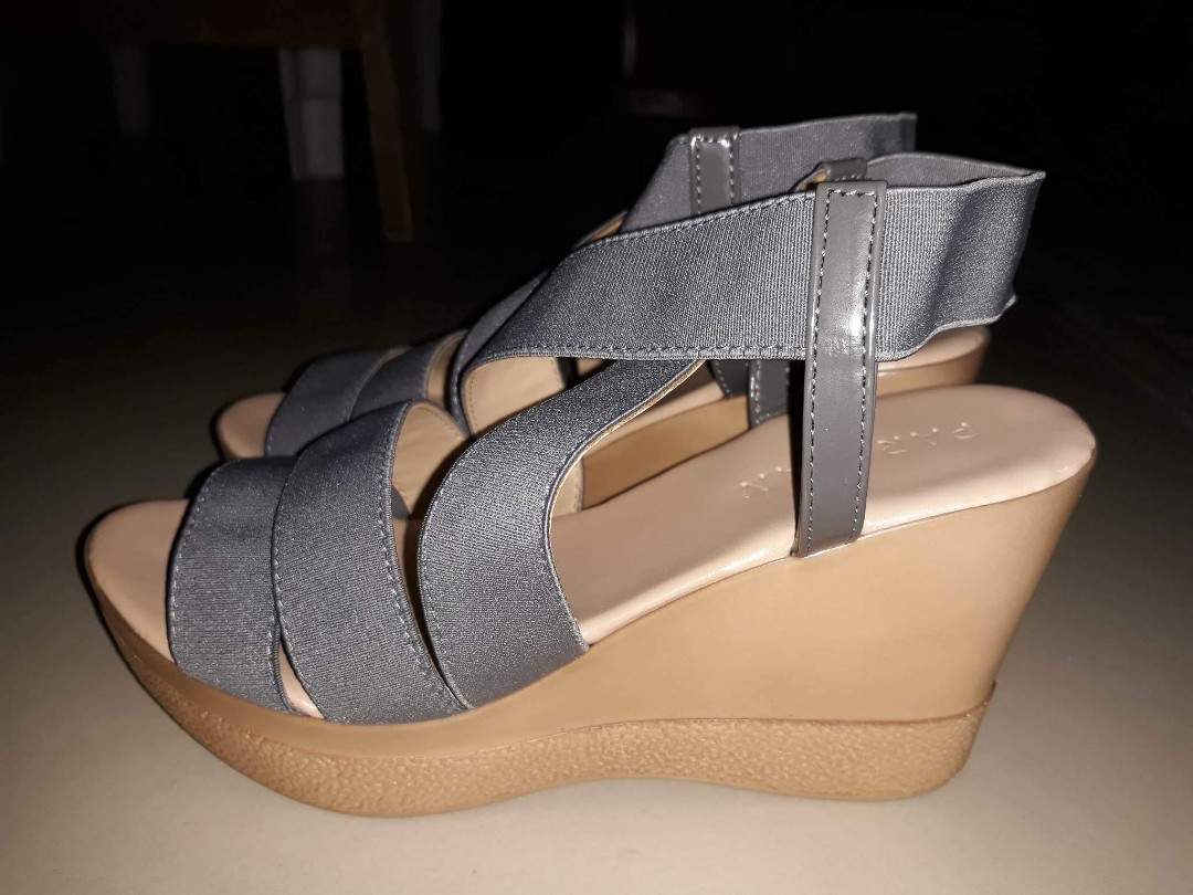 Parisian Wedge Sandals (Used once only), Women's Fashion, Footwear ...