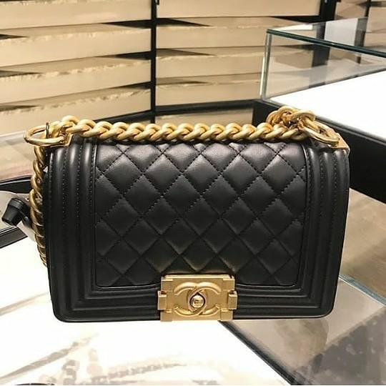 Chanel boy authentic, Barang Mewah, Tas & Dompet di Carousell