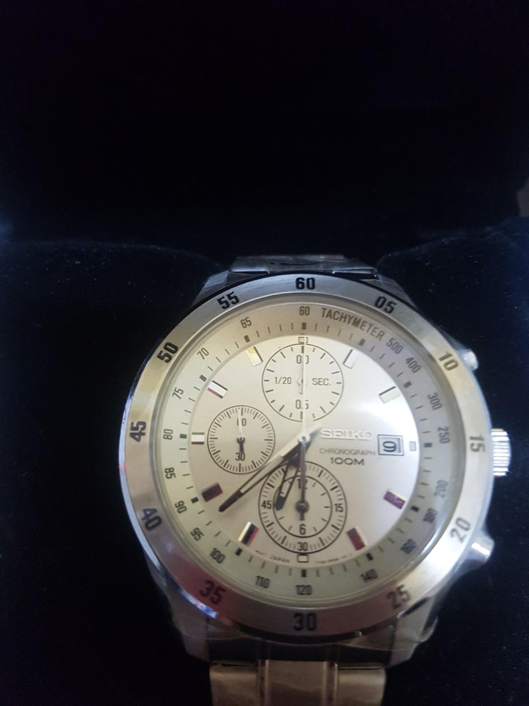 Seiko Watch urgent sale, Men's Fashion, Watches & Accessories, Watches ...