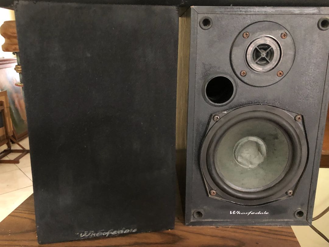 Two vintage bookshelf speakers, Audio, Soundbars, Speakers & Amplifiers ...