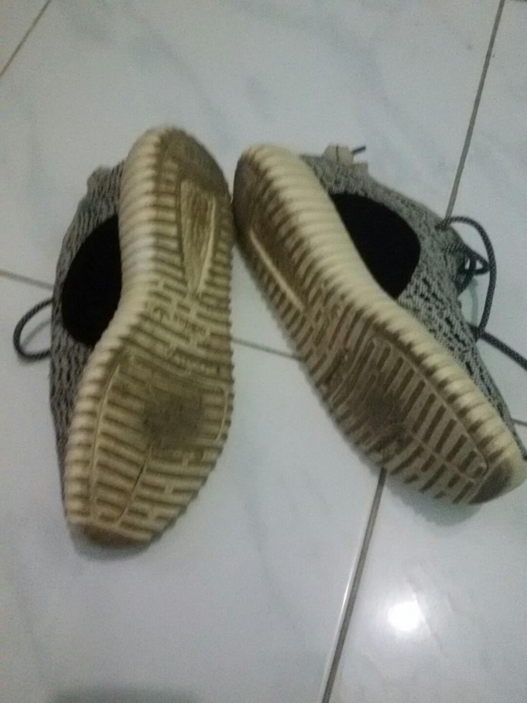 Adidas Yeezy turtle dove, Fesyen Pria, Sepatu di Carousell