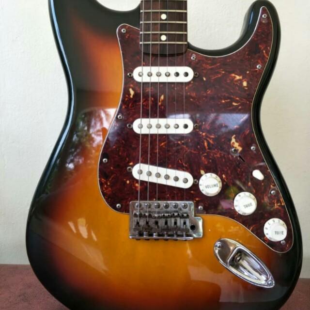 Fender stratocaster MEXICO, Hobbies & Toys, Music & Media, Musical ...