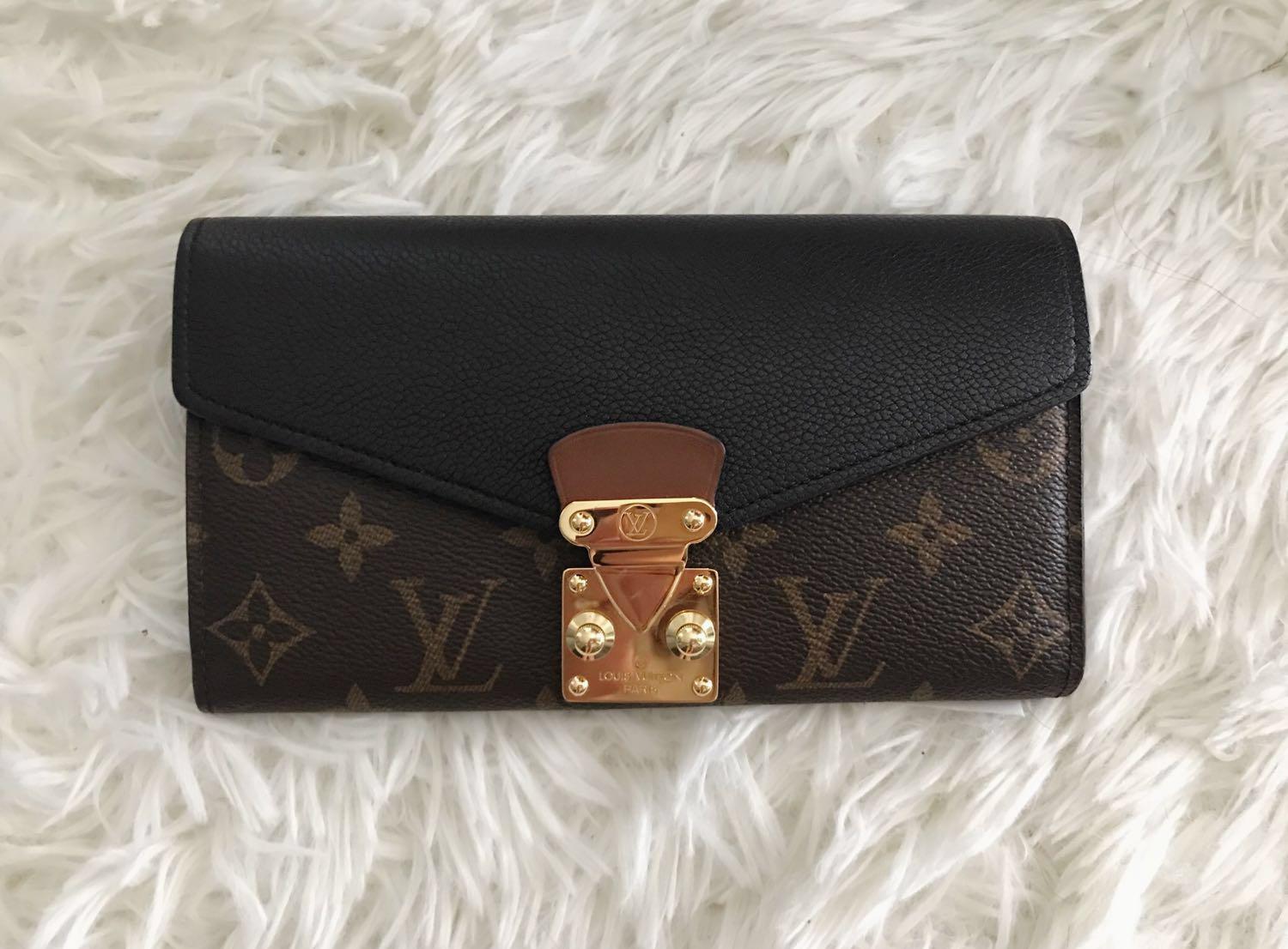 Louis Vuitton LV Wallet, Women's Fashion, Bags & Wallets, Purses ...