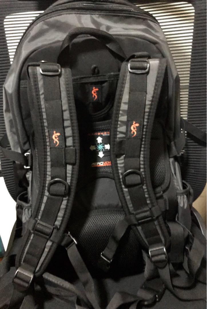 Sandugo Ascent Black Backpack, Men's Fashion, Bags, Backpacks on Carousell