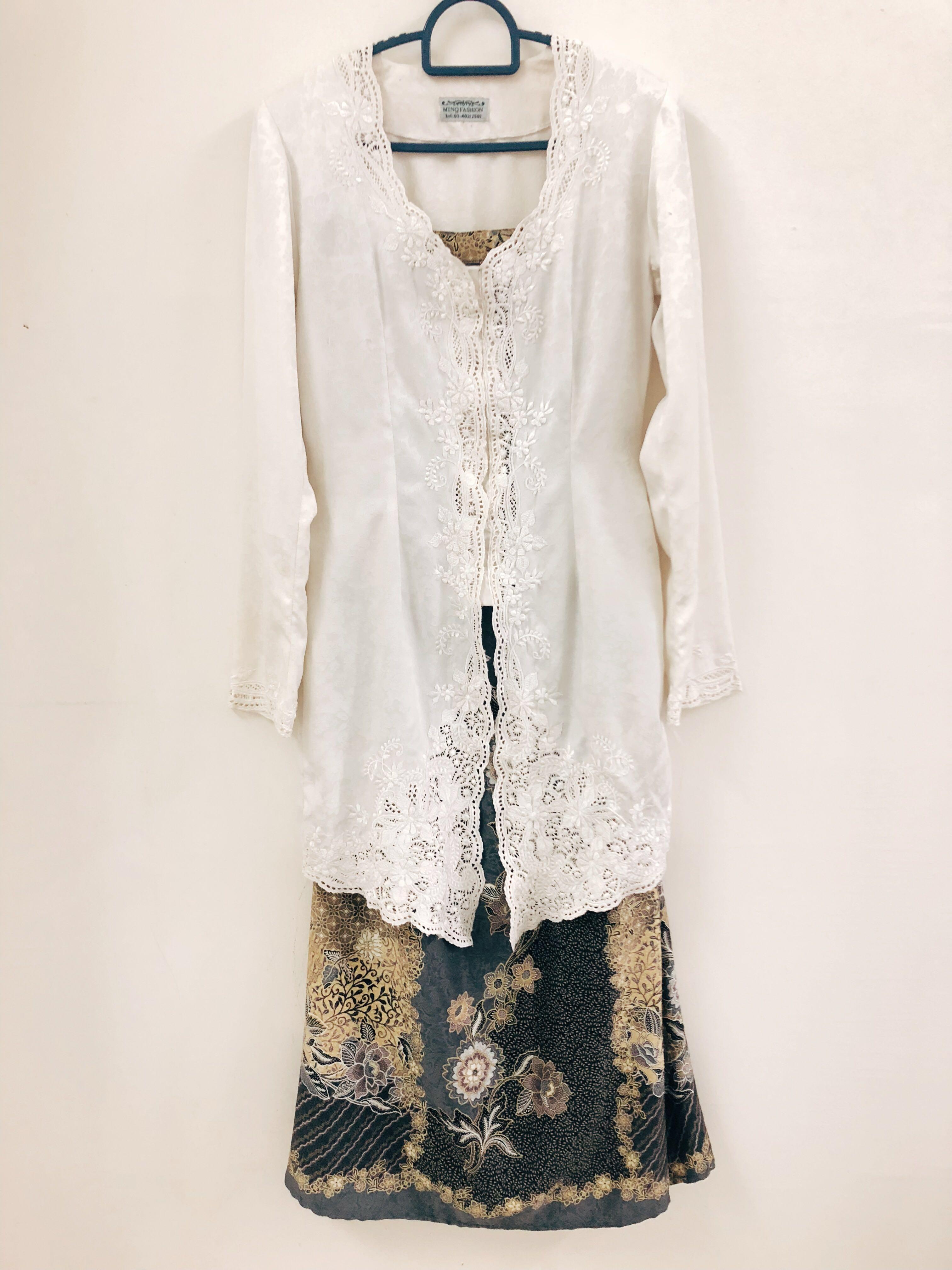 White Kebaya Sulam with Batik, Women's Fashion, Muslimah Fashion, Baju ...