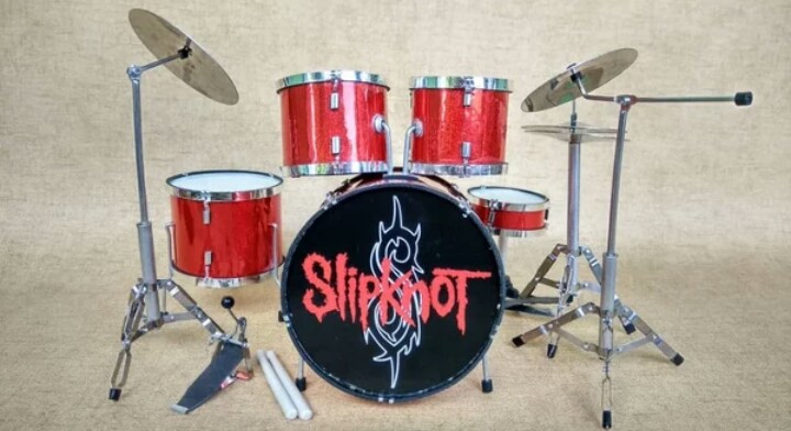 DRUM MINIATUR JOEY JORDISON SLIPKNOT, Musik & Media, Alat di Carousell