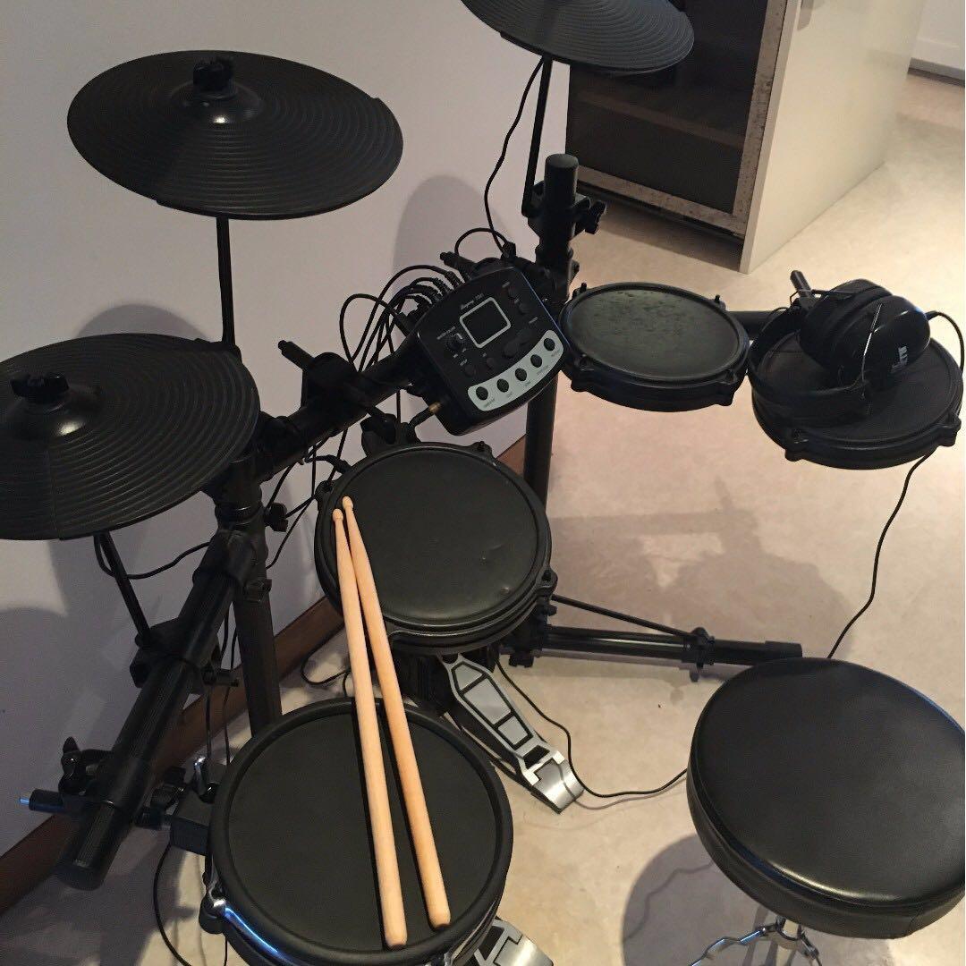 Electronic Drum Kit - Ringway TD82, Hobbies & Toys, Music & Media ...