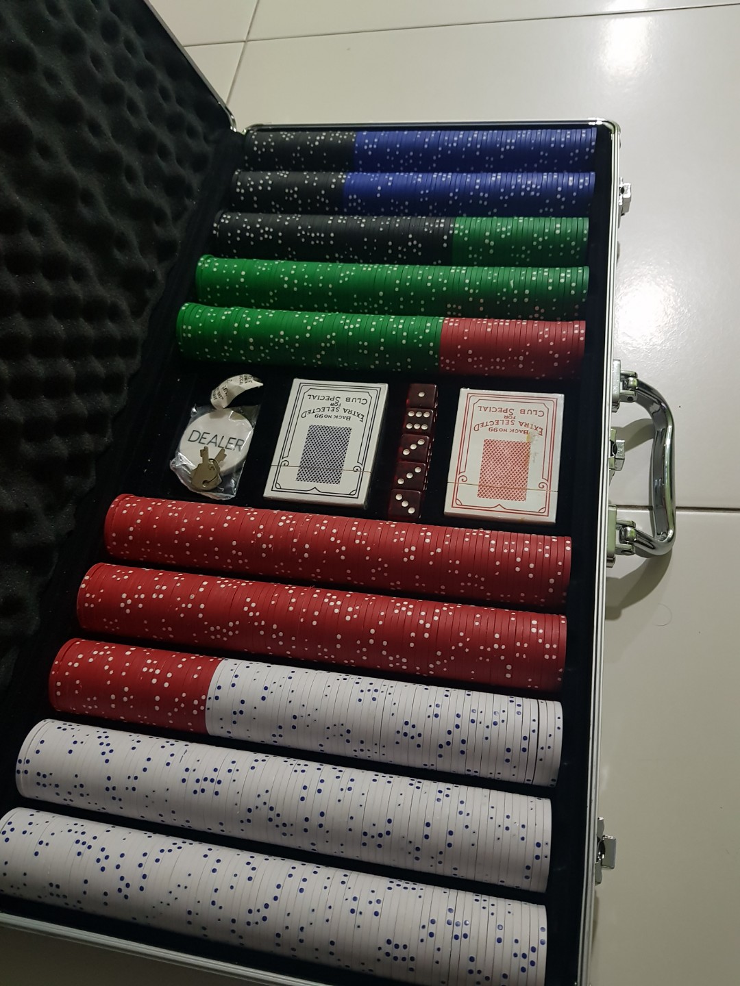 Full poker set., Hobbies & Toys, Toys & Games on Carousell