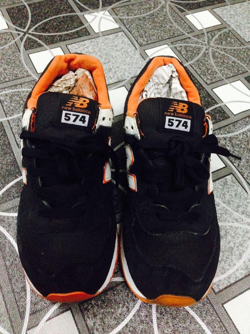 New balance 574 Oren hitam, Men's Fashion, Footwear, Sneakers on Carousell
