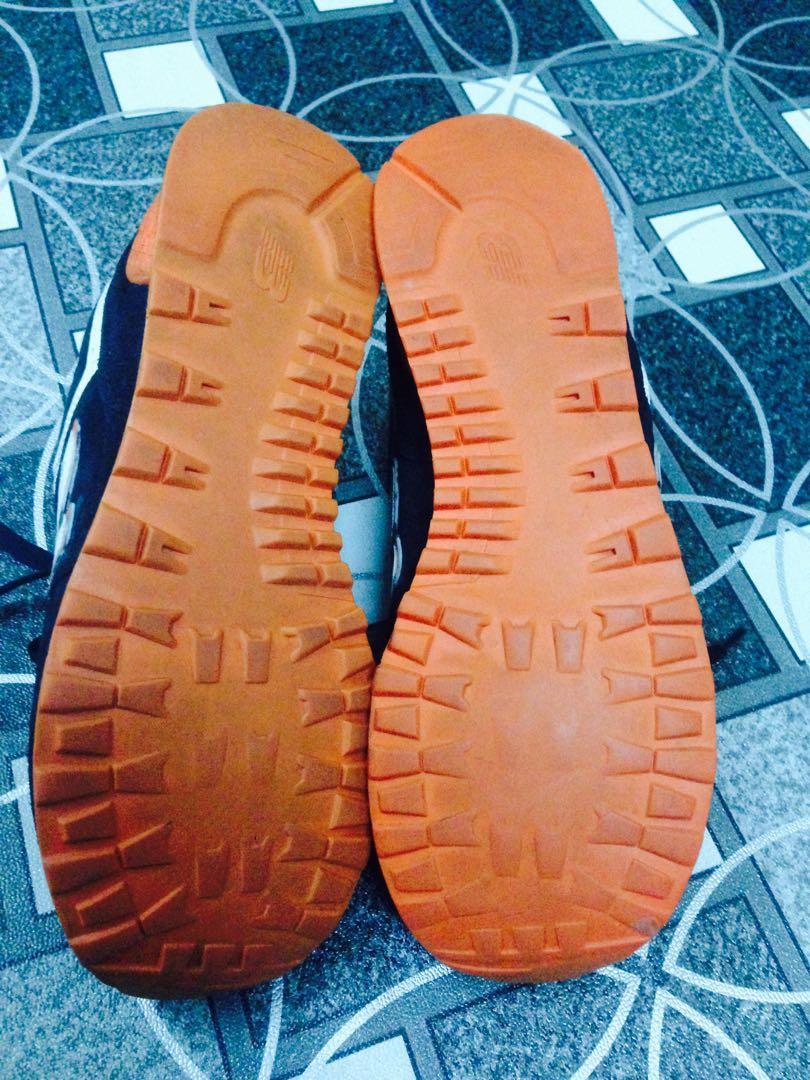 New balance 574 Oren hitam, Men's Fashion, Footwear, Sneakers on Carousell