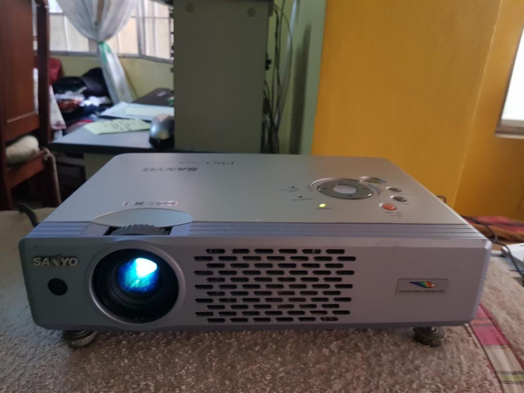 BUNDLE Laptop and Projector Free Powerpoint Presentor, TV & Home ...