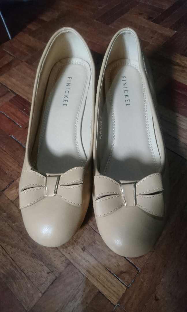 Finickee pump shoes, Women's Fashion, Footwear, Sneakers on Carousell