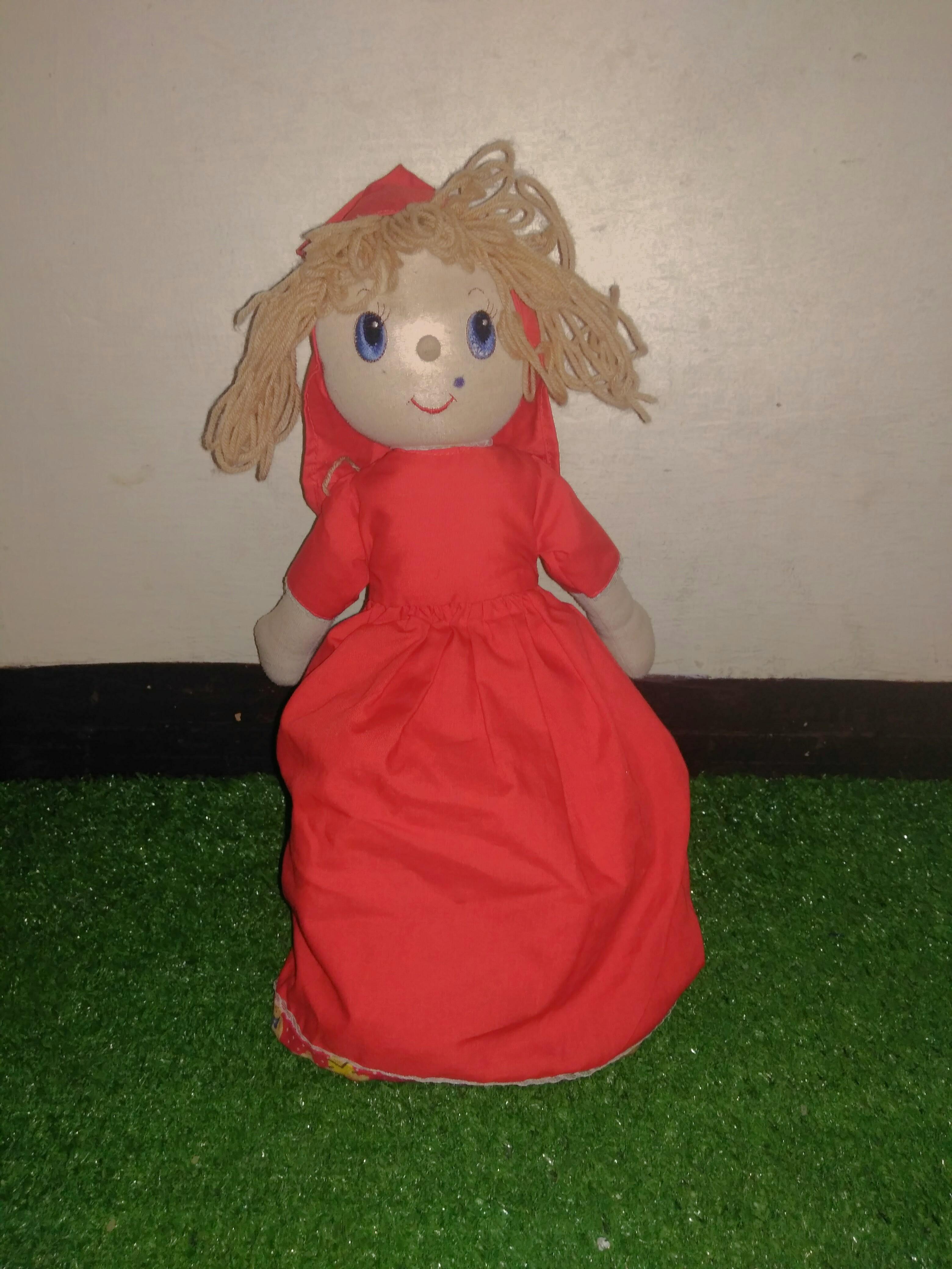 boneka si tudung merah vintage, Antik, Pajangan di Carousell
