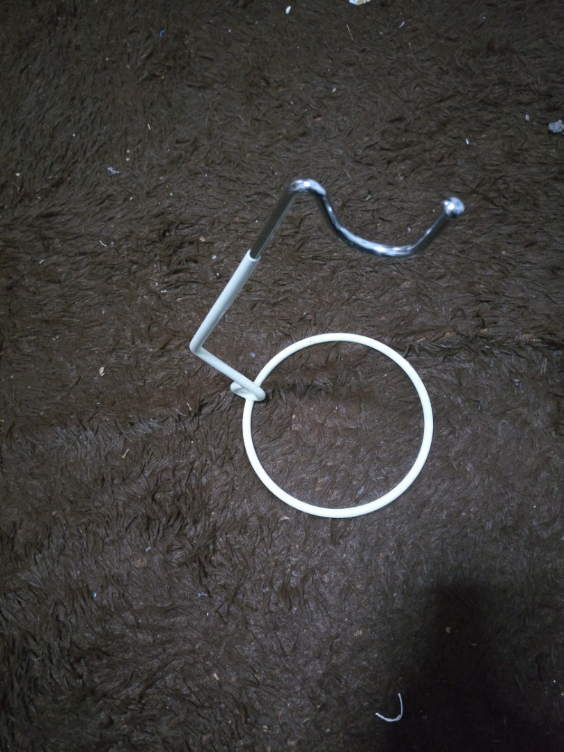 Daiso banana stand, Furniture & Home Living, Kitchenware & Tableware ...