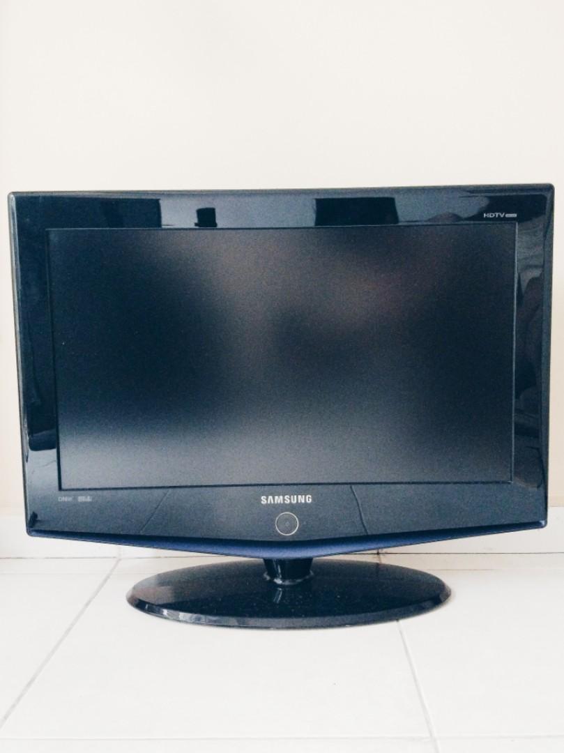Faulty 26" Samsung LCD TV [Model: LA26R17B], TV & Home Appliances, TV ...