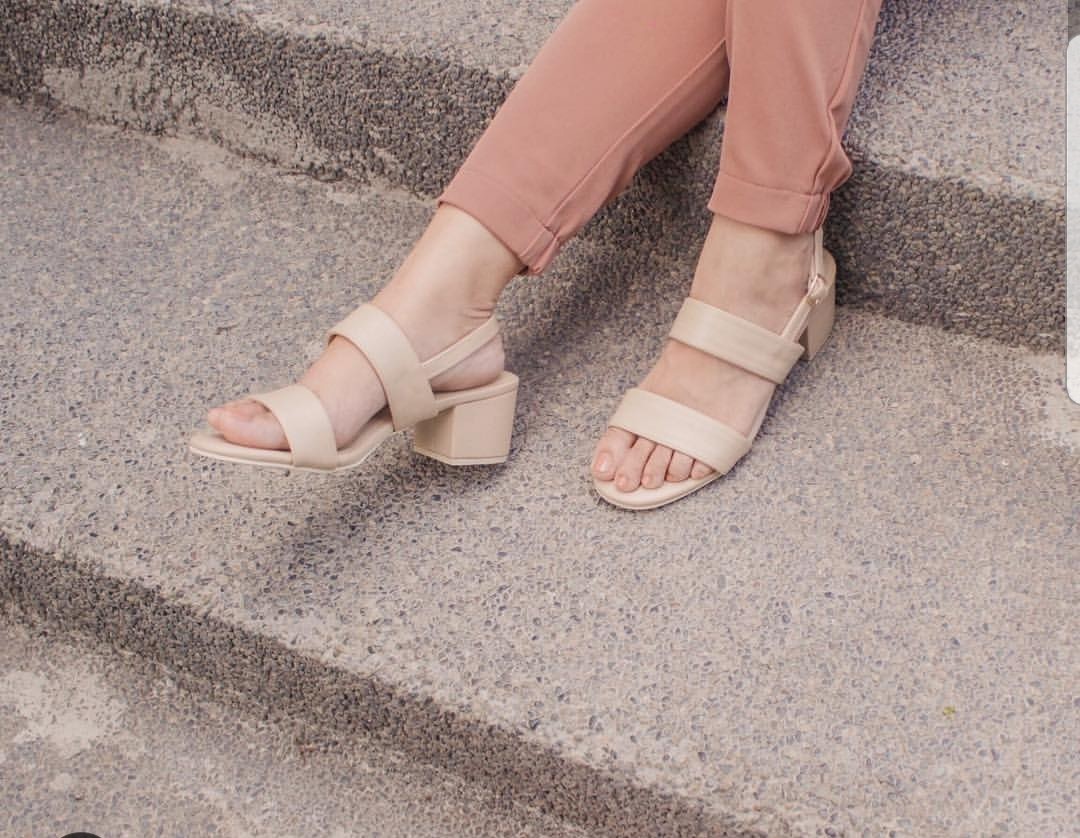 HUE MANILA GEORGINA NUDE, Women's Fashion, Footwear, Slippers and ...