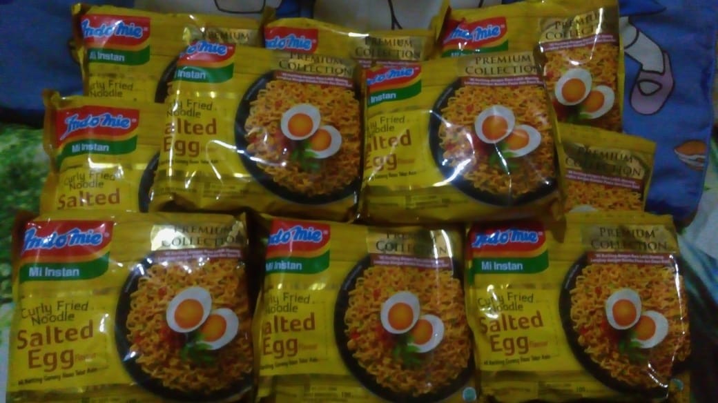Indomie Goreng Salted Egg, Makanan & Minuman, Makanan Instan di Carousell