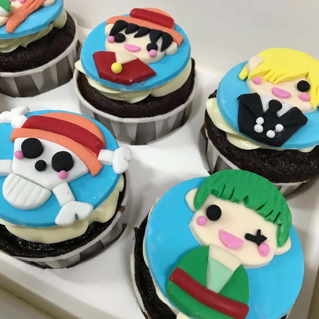 One piece fondant cupcake, Furniture & Home Living, Kitchenware ...
