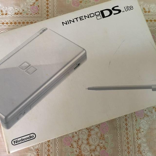 NDSL NDS Lite 銀色 （連透明綠色case) 有盒連叉電線 有單, 電子遊戲, 電子遊戲機, Nintendo 任天堂 - Carousell