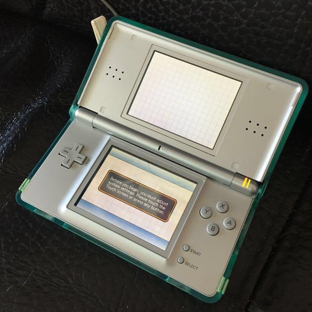 NDSL NDS Lite 銀色 （連透明綠色case) 有盒連叉電線 有單, 電子遊戲, 電子遊戲機, Nintendo 任天堂 - Carousell