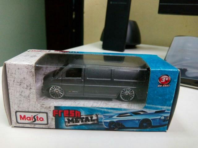Vintage Maisto 2000 Chevrolet Express Van, Hobbies & Toys, Collectibles ...