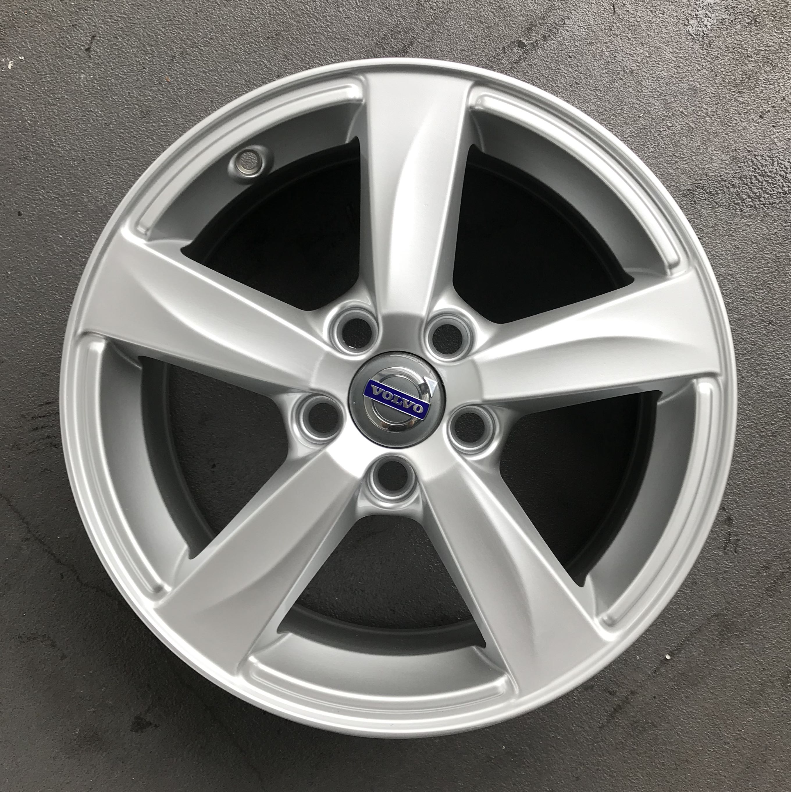 Used 16” Original Volvo Rims, Car Accessories, Tyres & Rims on Carousell